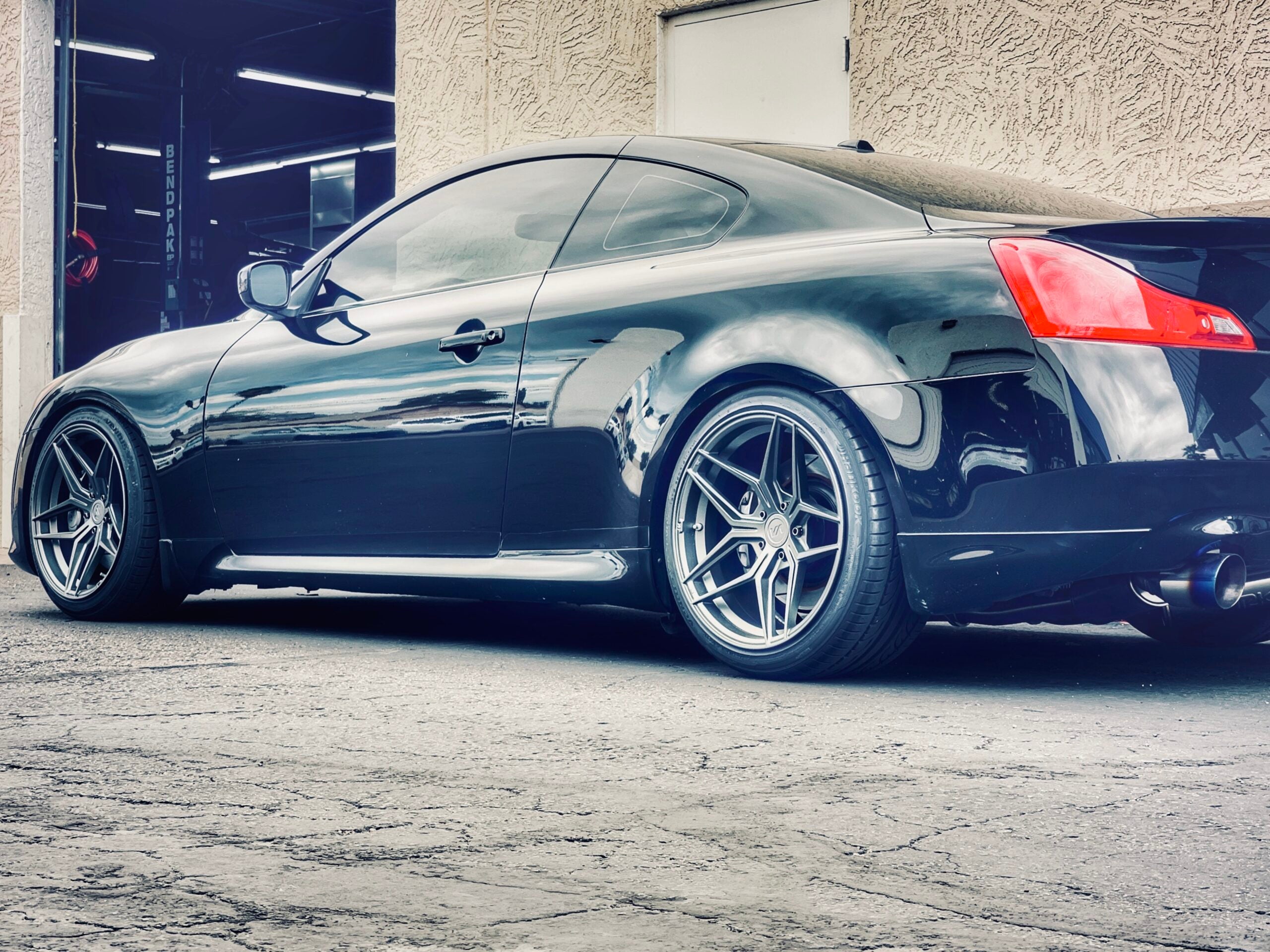 G37 Coupe x Xenon – Variant Alloy Wheels